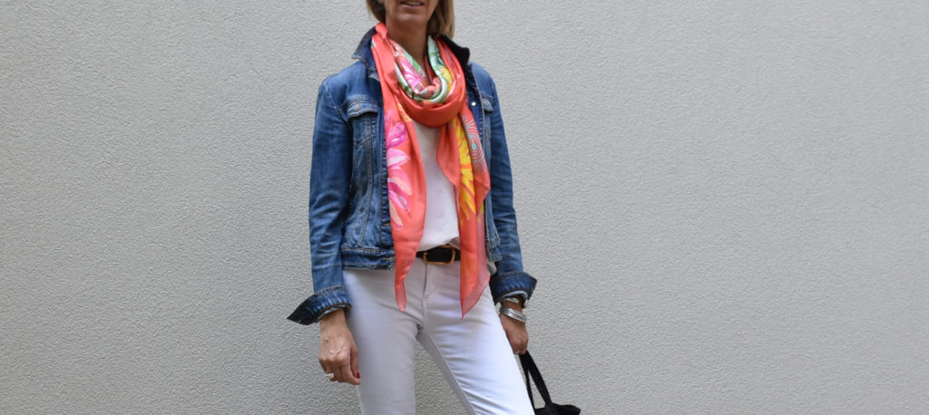 How to wear a foulard – French manufacturer of scarves and stoles